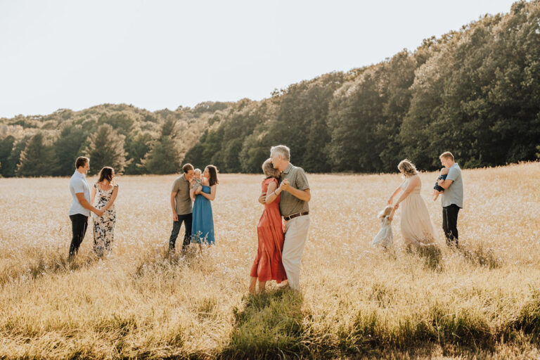 How to Photograph Large Groups of People - cheleanamariephotos.com